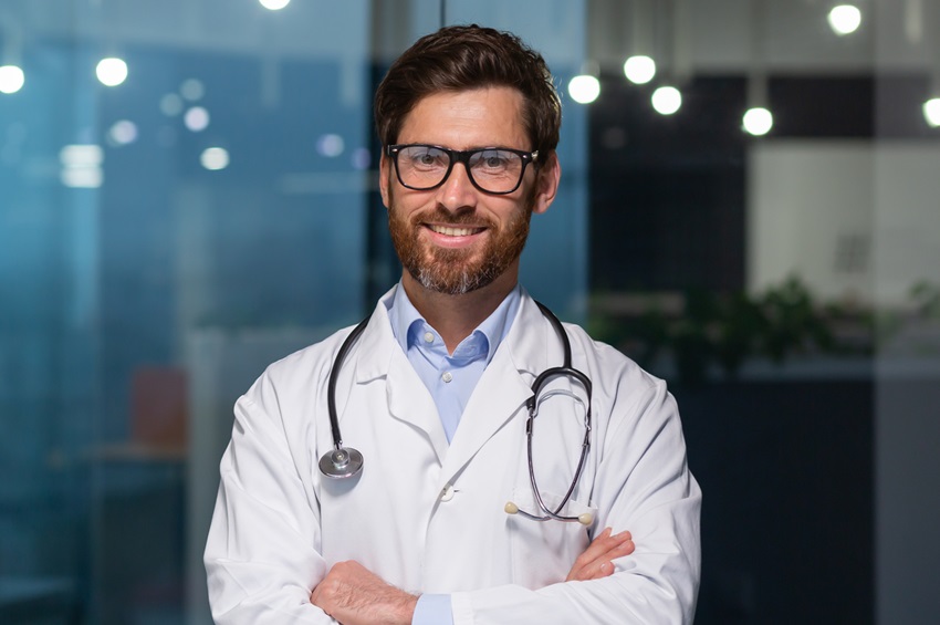 Brasil tem 545 mil médicos e pode passar de 1,3 milhão em 2035 ...